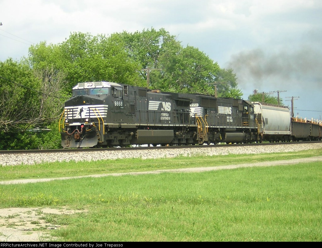 NS 9868 and NS 2550 Take a Train West
